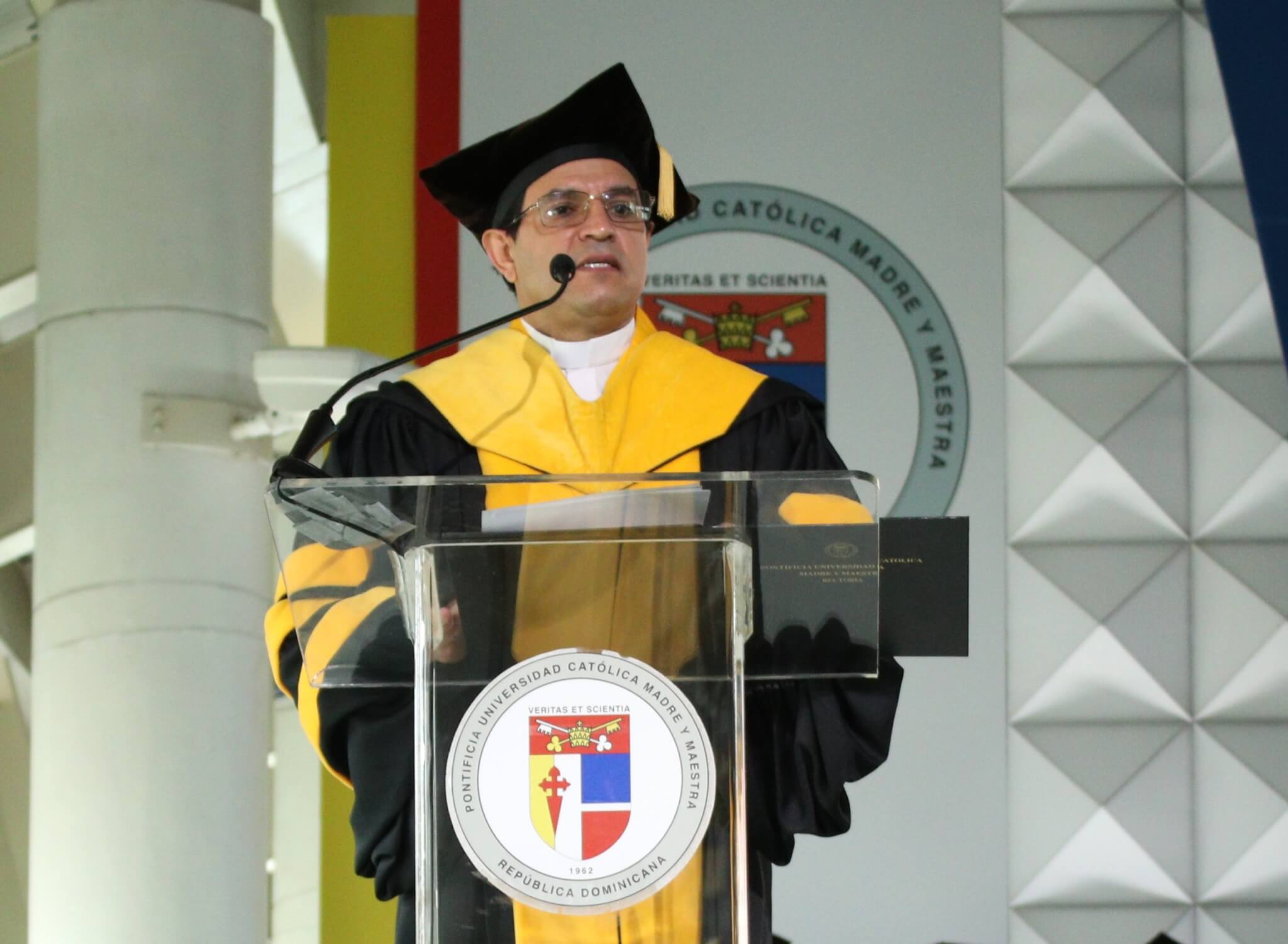 PUCMM celebra 72.ª graduación en campus Santo Domingo - Prensa ...