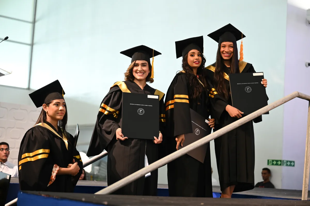 PUCMM lidera el QS World University Rankings 2025 - Prensa | Pontificia ...